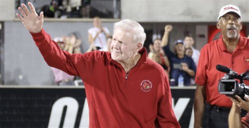 Hall of Fame basketball coach Denny Crum passes away at 86 | Flipboard