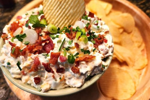 Delicious Loaded Baked Potato Dip Recipe for the Memorial Day Win | Flipboard