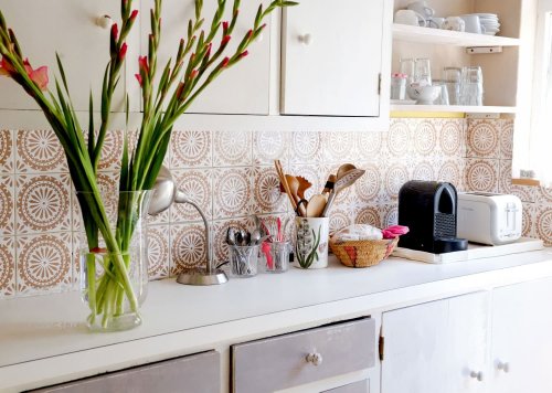 Paris Hilton Launched a Fabulously Pink Cookware Set on Amazon and We ...