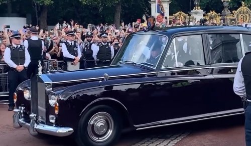 King Charles III's First Royal Ride to Buckinham Palace Was in a Rolls ...