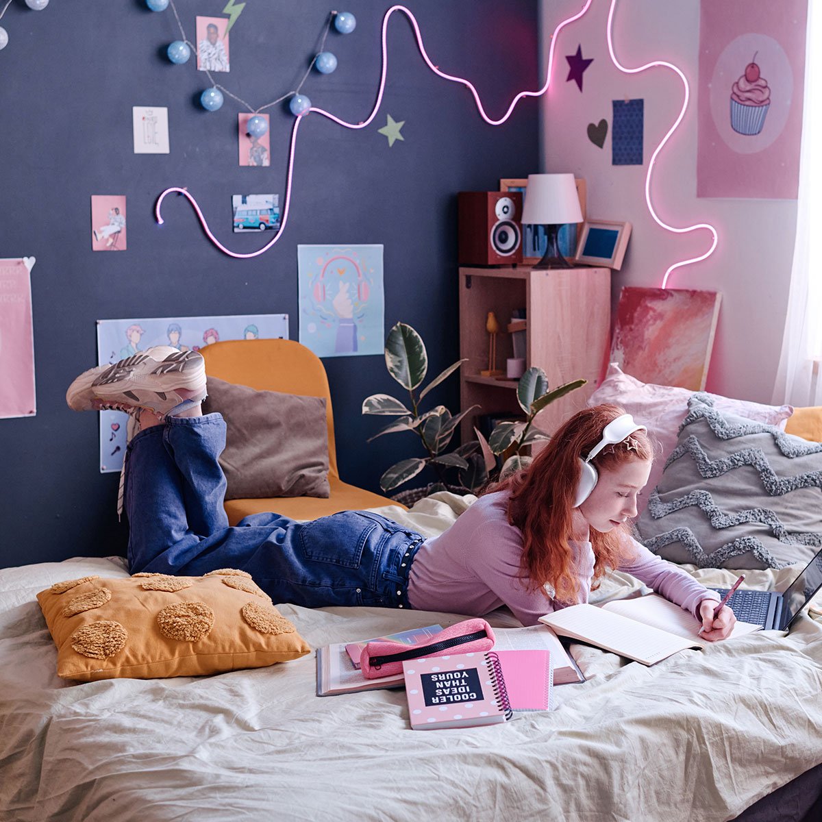14yo Freaks Out After Mom Says She Has To Switch Rooms With Sis Mom