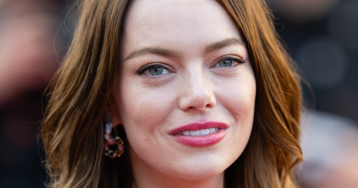Emma Stone Just Debuted A Red Pixie Cut & My Jaw Is On The Floor ...