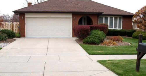 WGN-Ch. 9 anchor Robin Baumgarten buys home in Lemont, sells another in ...