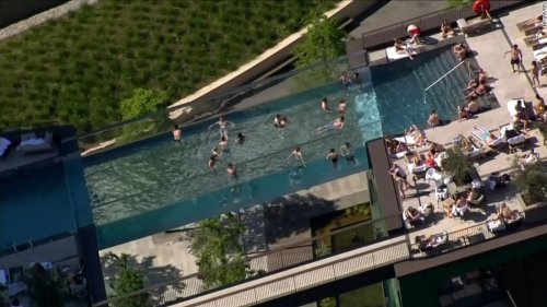 London swimming pool suspended 115 feet in the air | Flipboard