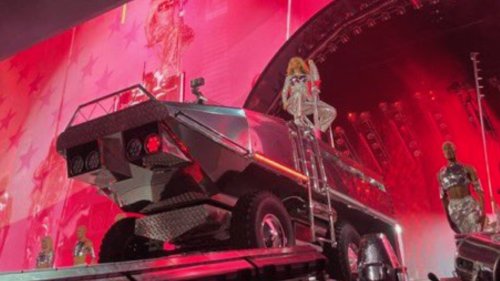 Beyoncé literally rode a tank at the kick-off of her "Renaissance World ...
