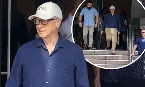 Sydney isn't THAT scary! Billionaire Bill Gates is seen with three ...