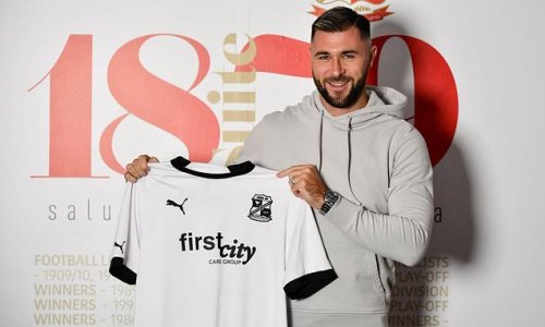 Charlie Austin re-signs with League Two Swindon Town - 12 years after ...