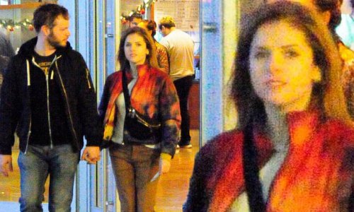 Anna Kendrick and beau Ben Richardson hold hands after people tried to ... Anna Kendrick and beau Ben Richardson hold hands after people tried to ...