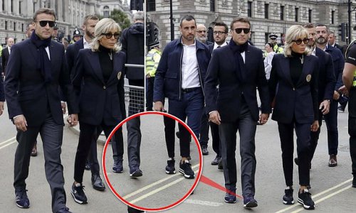 Emmanuel Macron goes 'incognito': French president dons trainers and ...