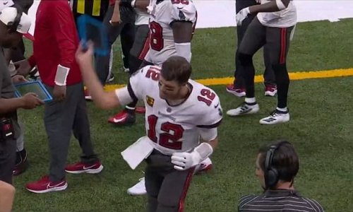 Angry Tom Brady HURLS tablet to the ground in frustration during Tampa ...