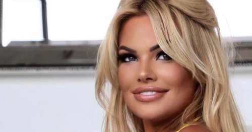 Pamela Andersons Twin Squeezes Curves Into Tight Gym Wear For