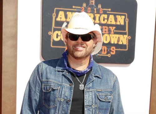Know The Warning Signs Of Stomach Cancer As Toby Keith Reveals