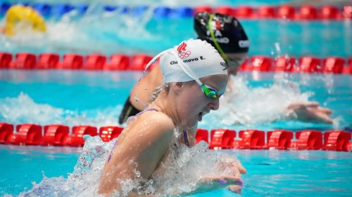 Evgeniia Chikunova beats 200m breaststroke world record | Flipboard