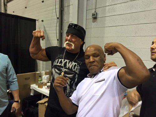 Rare Photo Shows Hulk Hogan Flexing His 24-Inch Arms Alongside Boxing ...