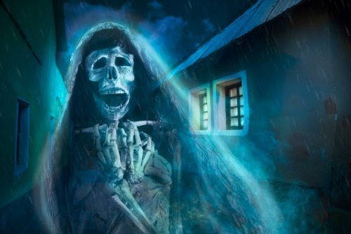 The Weeping Woman La Llorona of Hispanic Legend Has a Heartbreaking ...