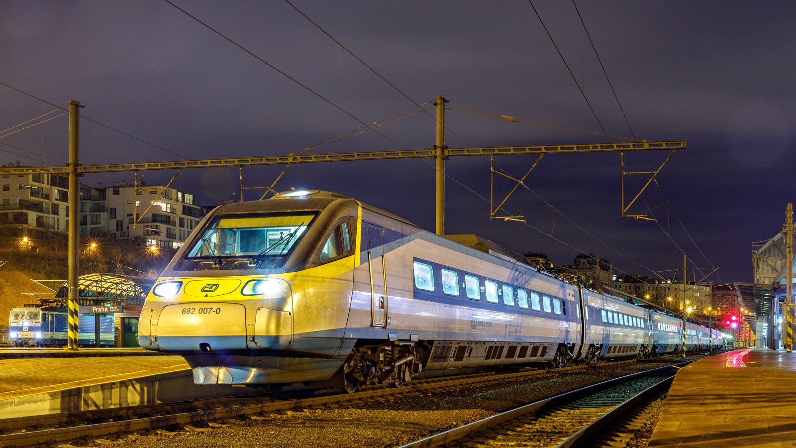 Why You Should Consider A Roomette On Your Next Long Train Trip | Flipboard
