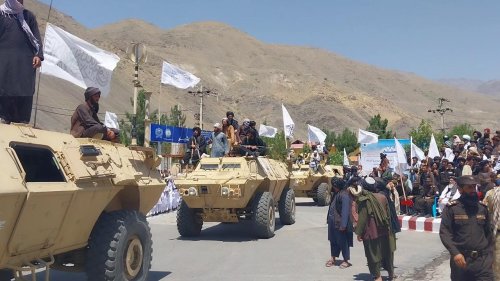 Afghanistan: Taliban with American armored vehicles in Panjshir ...