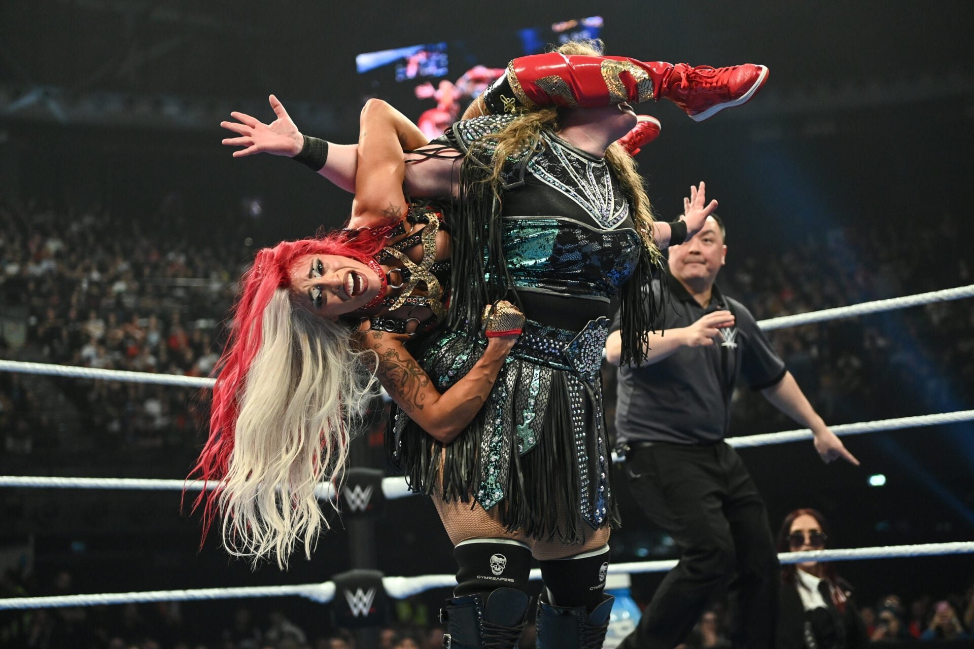Truth behind the black screen on WWE SmackDown | Flipboard
