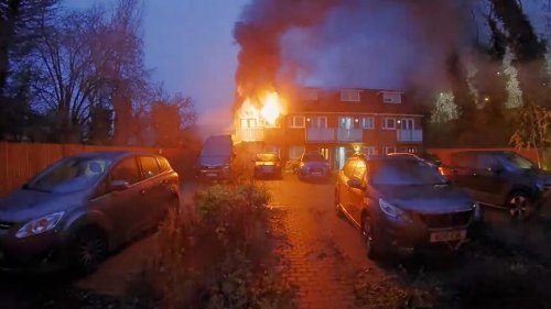 E-bike battery explodes - blowing doors off and starting huge fire ...