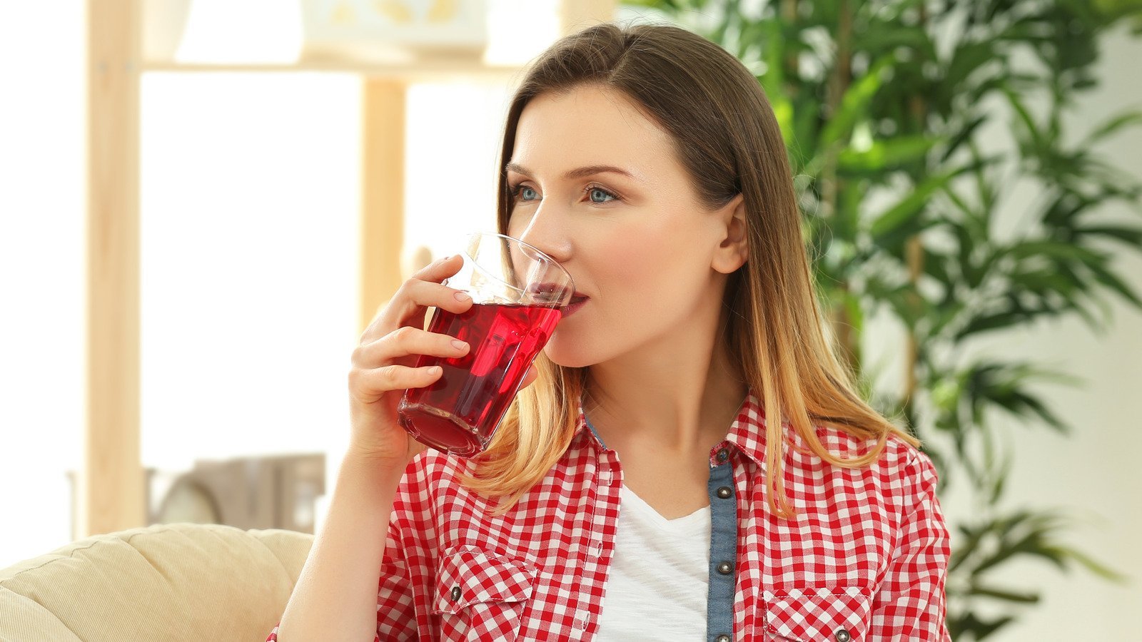 You'll Never Guess What Drinking Cranberry Juice Can Do To Your Body ...