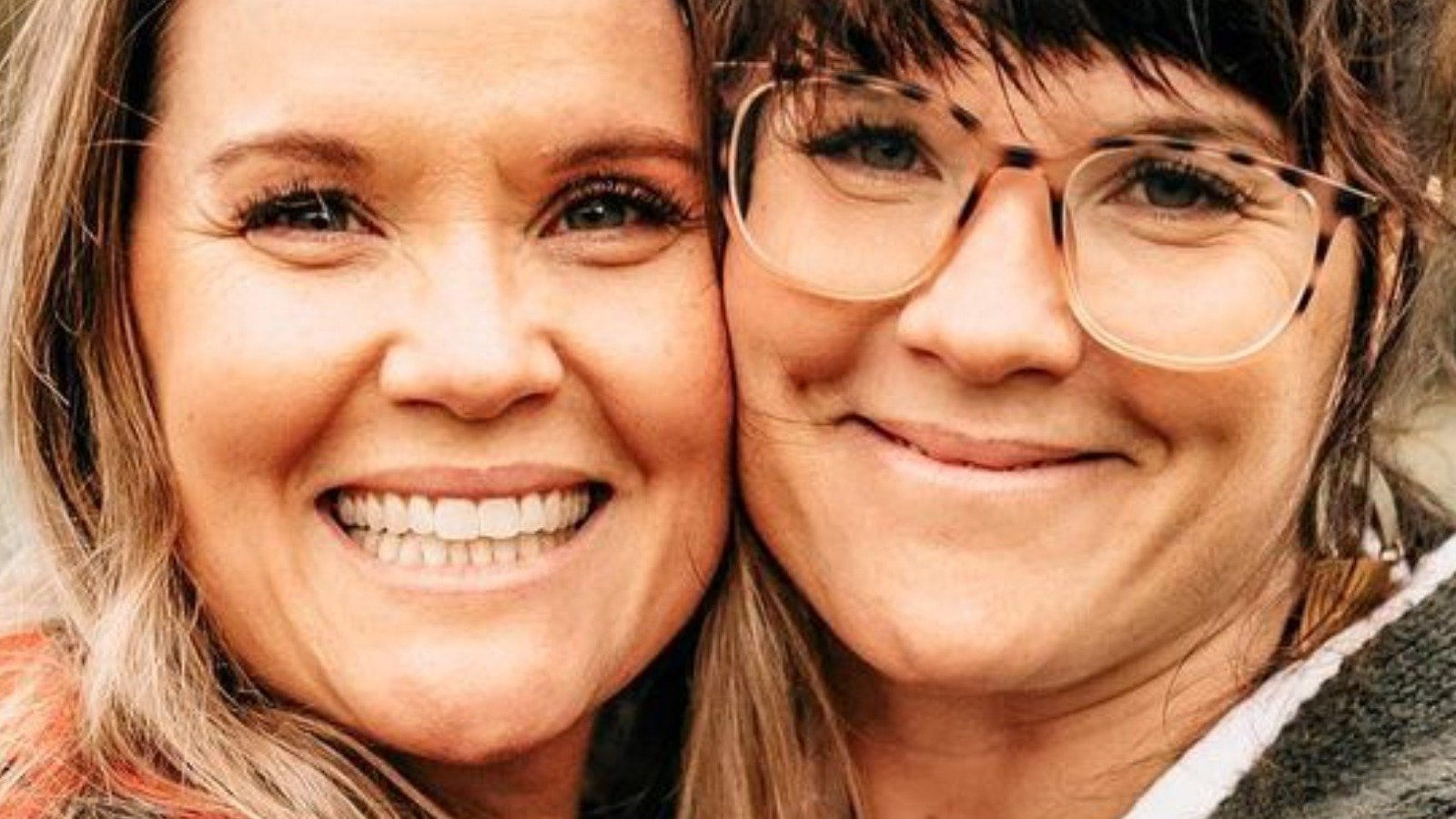 15 Facts About Unsellable Houses Stars Lyndsay and Leslie | Flipboard