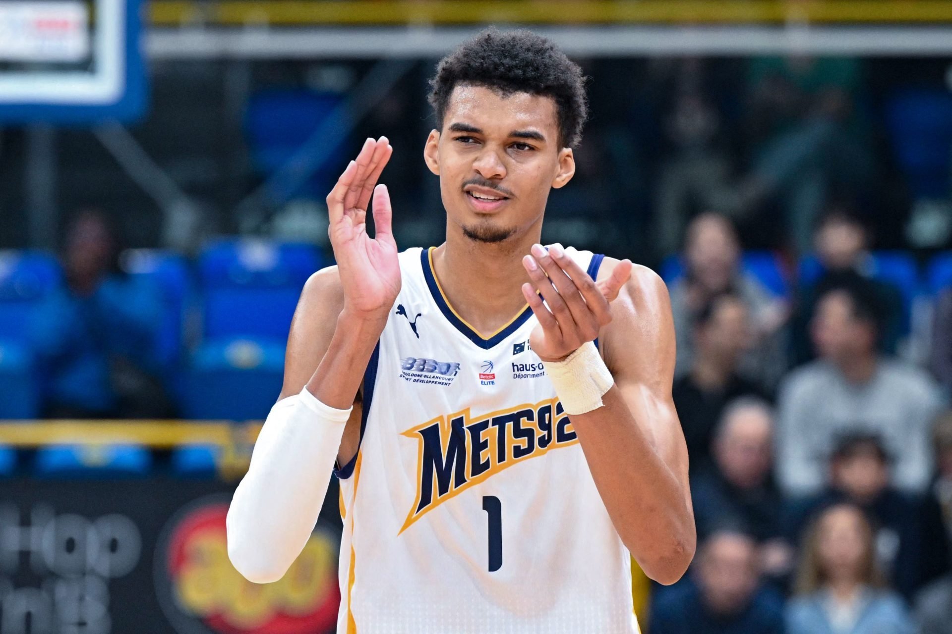 Meet Victor Wembanyama's incredibly tall and athletic parents before ...