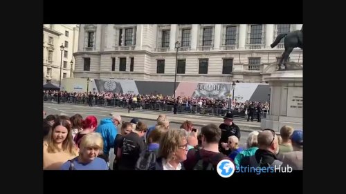 UK: Throngs Of People Flock The Route To Westminster Hall To Catch ...
