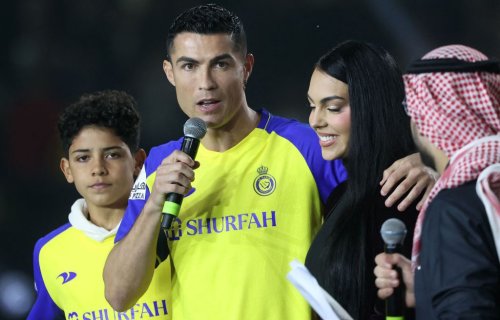 Cristiano Ronaldo’s Girlfriend Georgina Rodriguez Slips on Gold ...