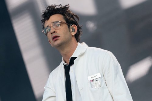 Matty Healy Suits Up in Tie, Lab Coat and Laced Sneakers for BBC Radio ...