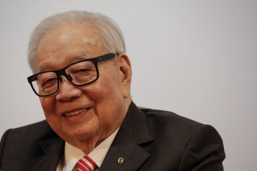 Malaysian Billionaire Teh Hong Piow, Founder Of Public Bank, Dies At ...