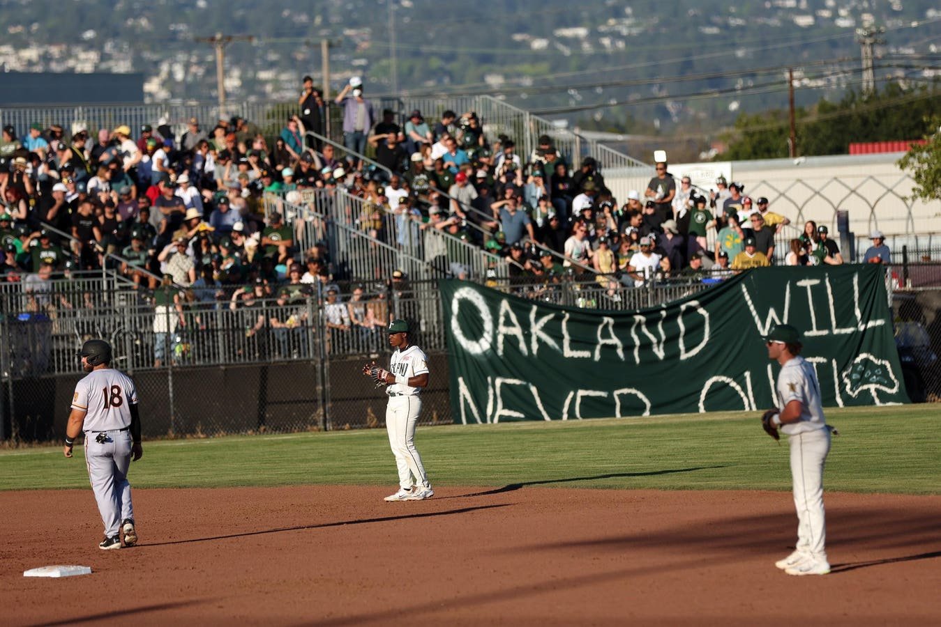 Celebrities And Community Rally Around Oakland Ballers Baseball Team ...