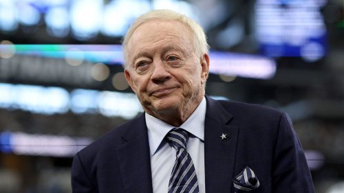 Resurfaced photo shows young Jerry Jones with students trying to keep ...