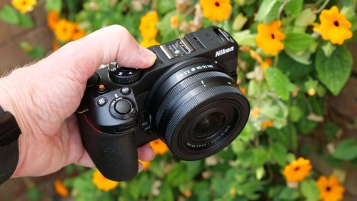 Mini mirrorless Nikon Z30 is now cheaper than some trendy compact ...