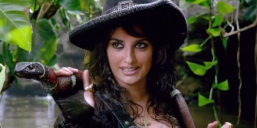 See Penelope Cruz Showing Off Her Midriff In A Sexy Pose | Flipboard