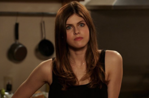 Alexandra Daddario Flashes Her Sculpted Abs And Toned Legs In A Bra And ...