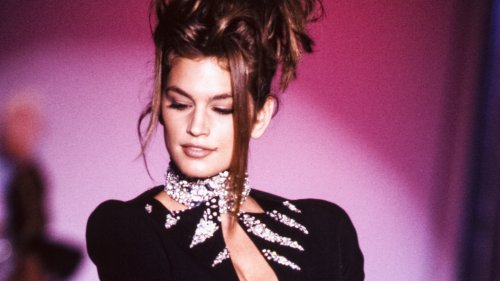 Cindy Crawford Revisits That Iconic 90s Bath Tub Scene | Flipboard