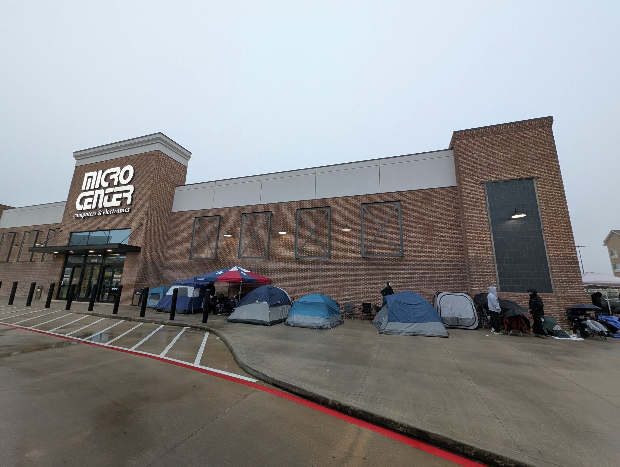Dozens camp outside Houston Micro Center ahead of Nvidia GeForce RTX ...