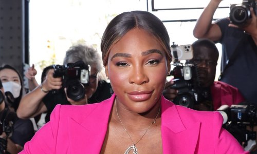 Serena Williams Puts Curves On Display In Body Hugging Velvet Dress