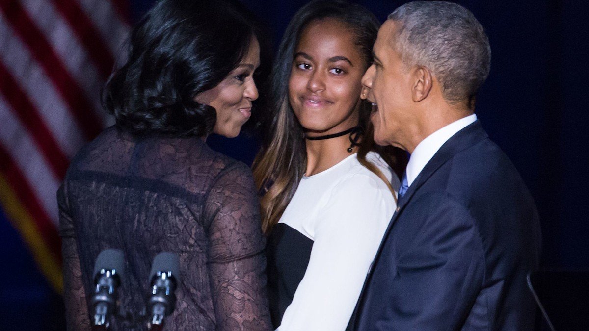 Barack Obama's bold reaction to 'stubborn' daughter Malia's name change ...