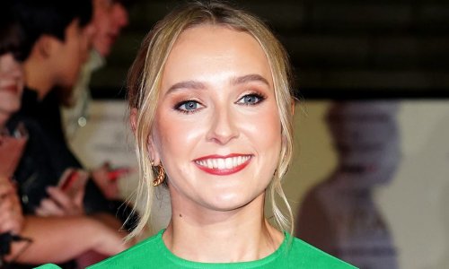 Rose Ayling-Ellis is a 70s supermodel as she debuts bold new look ...