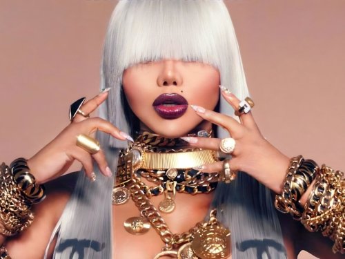 Lil Kim once picked the female rapper who wears “the crown” | Flipboard