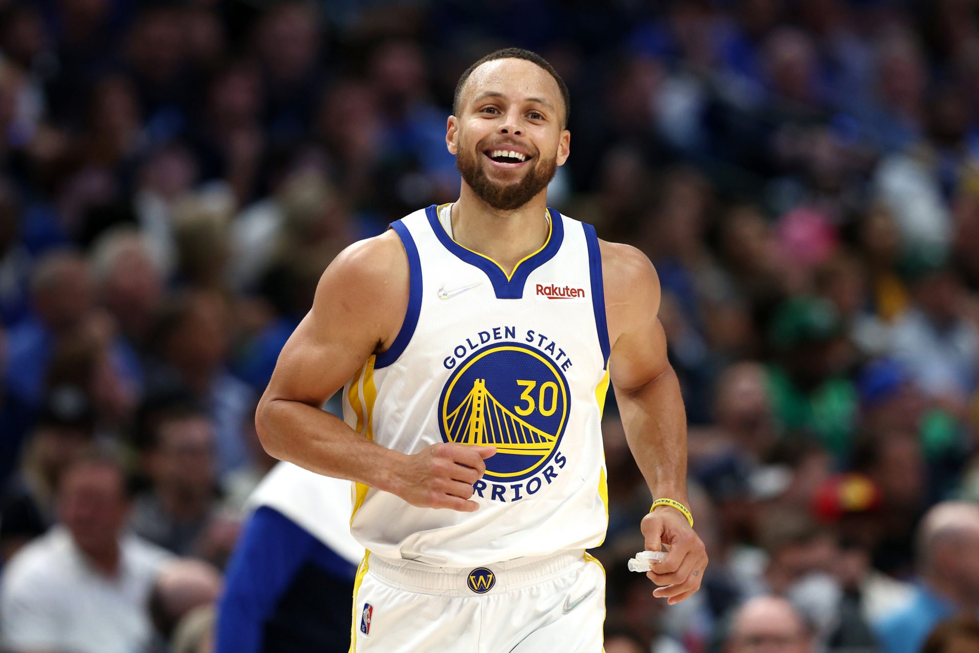 Steph Curry going bald with new haircut has fans in a spin - but is it ...