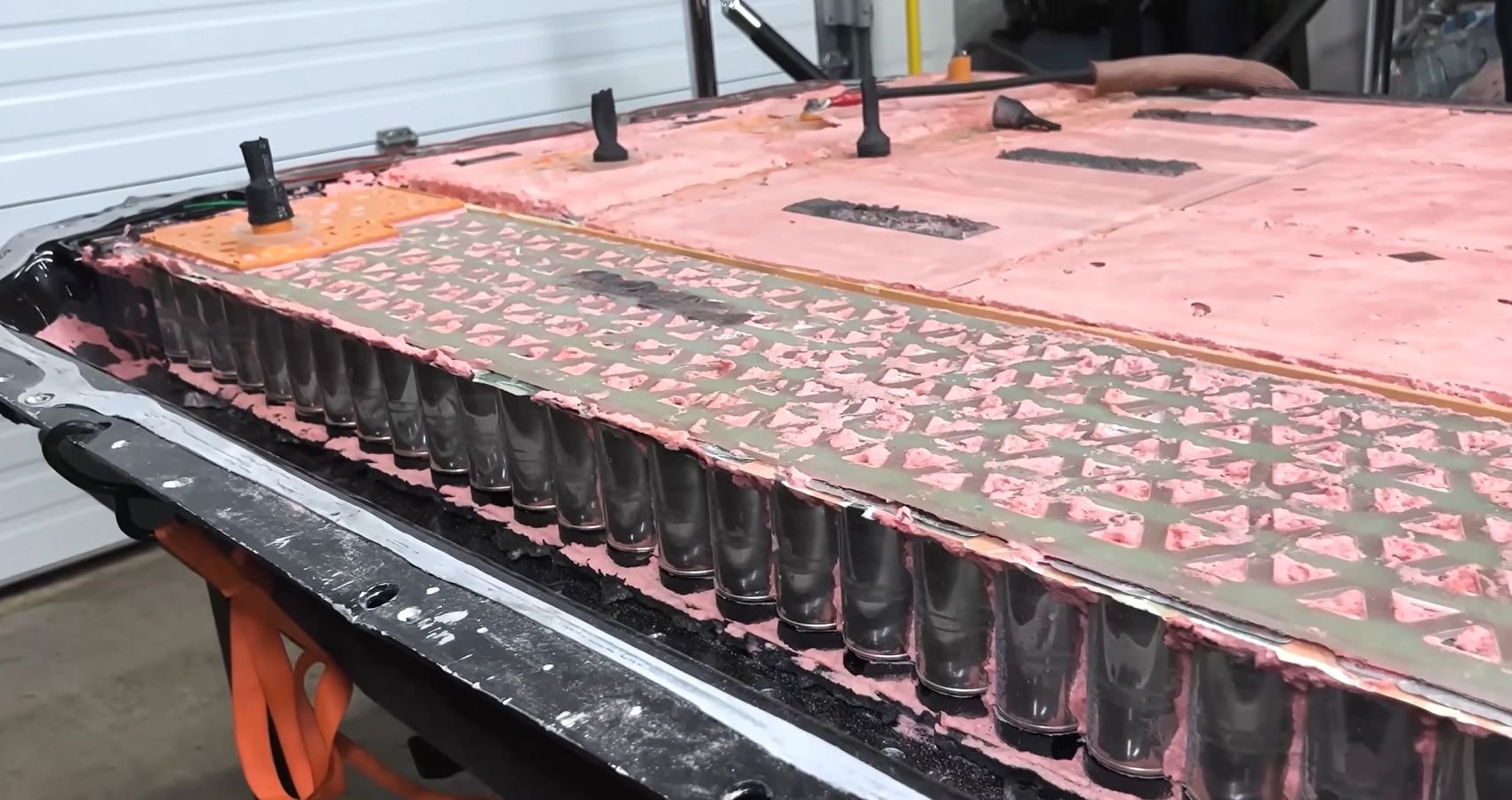 Why Tesla’s Lithium Battery Packs Are Nearly Impossible To Repair ...