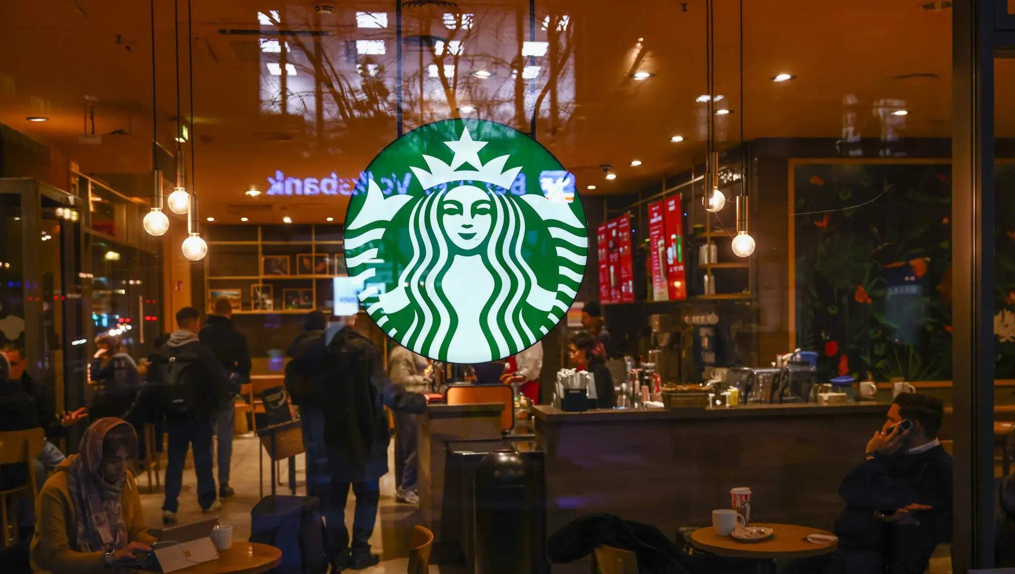 Starbucks’ CEO Thinks the 30-Second Rule Is the Key to Success. Science ...