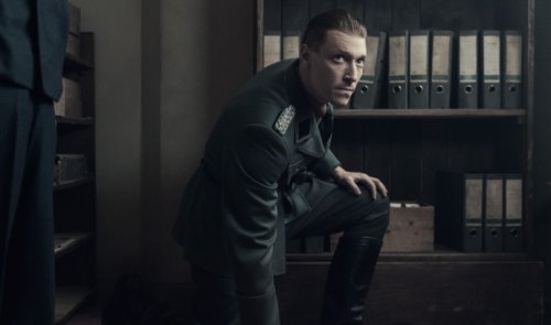 Jewish-German actor plays a Nazi in new Disney series about Anne Frank ...