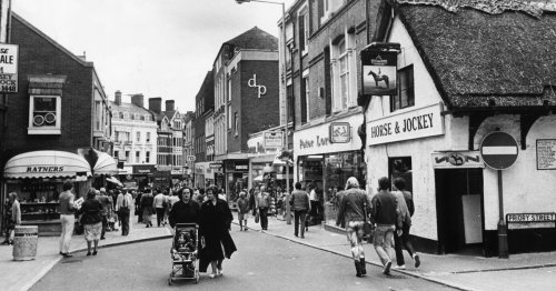 35 brilliant photos of life in Wrexham over the decades capture people ...