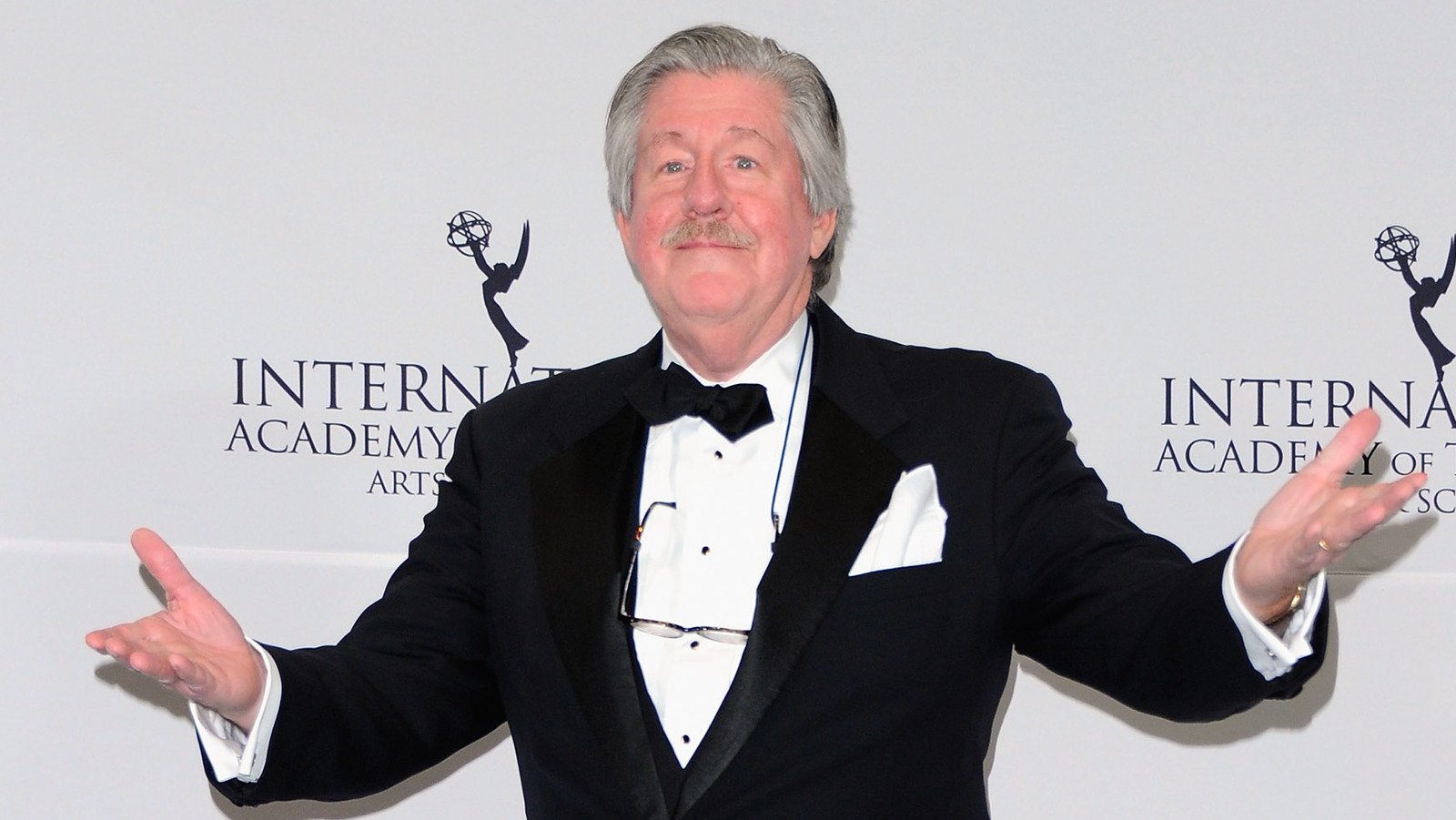 How Edward Herrmann Behaved On The Set Of Gilmore Girls | Flipboard