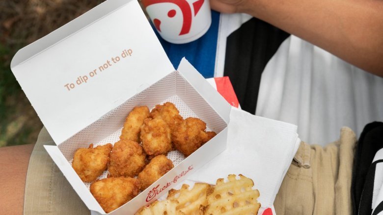 Why There's a Hole in the Chick-Fil-a Nugget Box | Flipboard