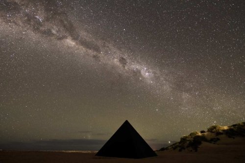 Pink Floyd / Eight Witness Historic Solar Eclipse While Listening To ...