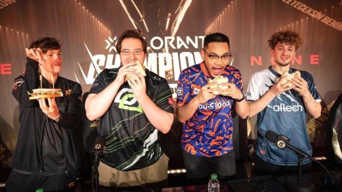 Twitch streamer Benkai makes sandwiches for his teammates during ...